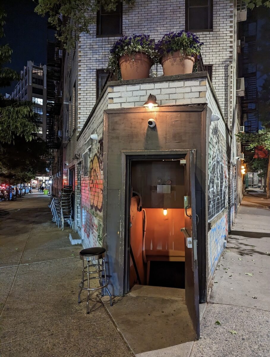6 Best Bars in the West Village, NYC: The Locals' Pick