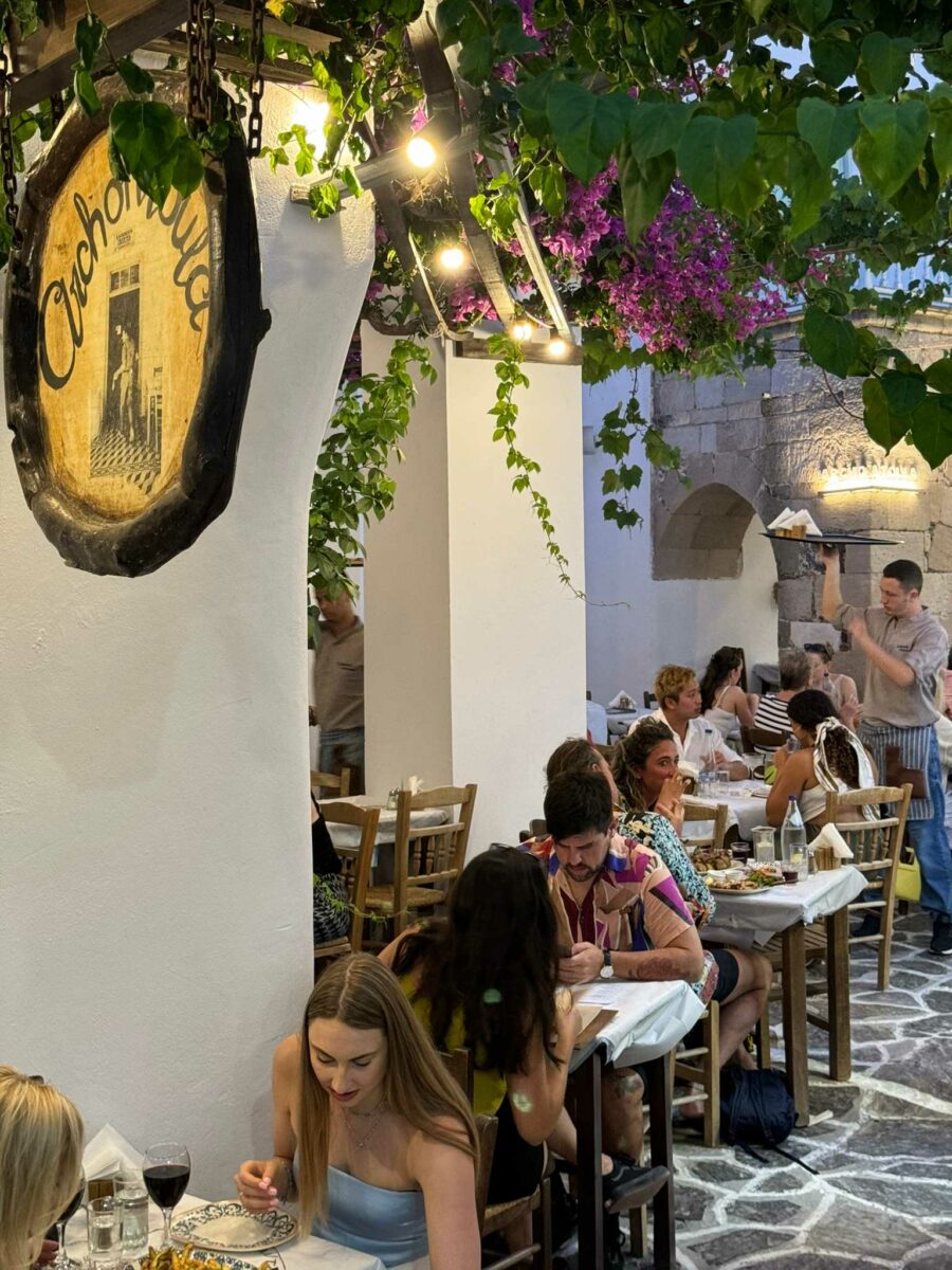 7 Best Restaurants in Milos, Greece - And 1 to Skip