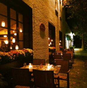 These are the 4 Best Bars and 2 Best Clubs in the Hamptons