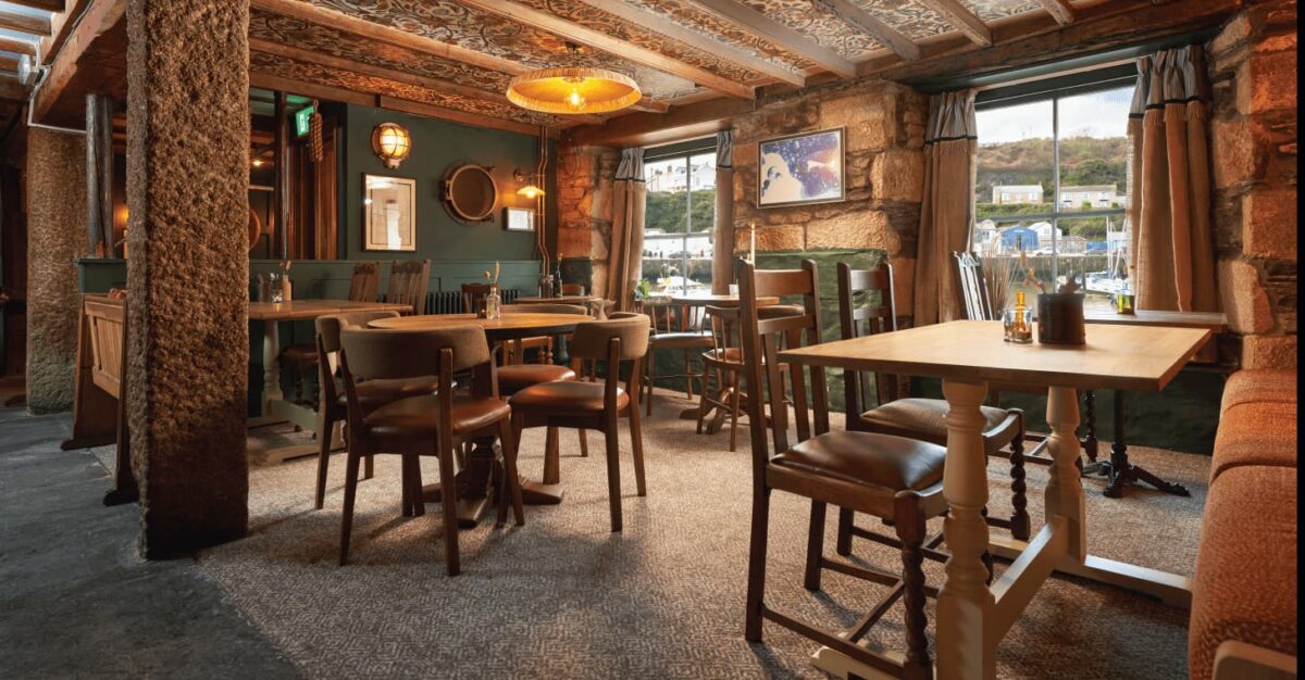 The 7 Best Pubs in Cornwall for A Pint: A Local's Guide