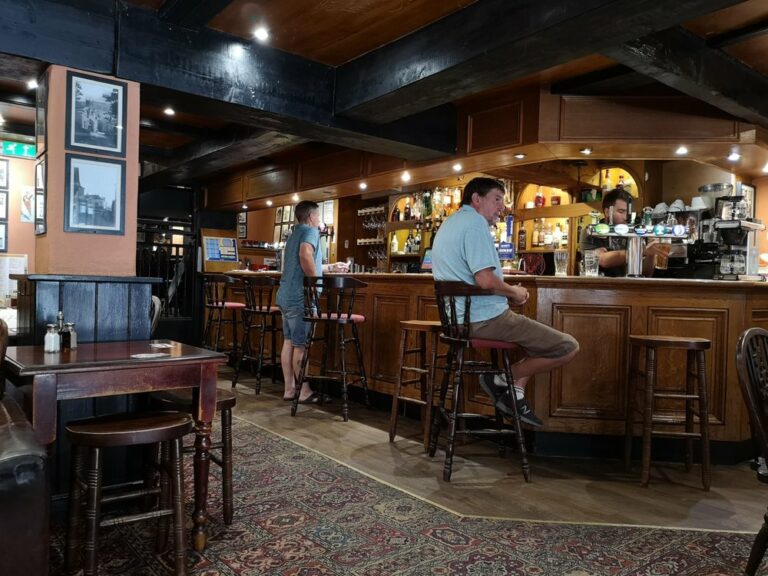 The 7 Best Pubs in Cornwall for A Pint: A Local's Guide