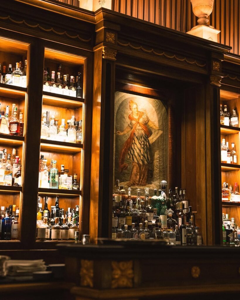 Nightlife in Florence Italy, from Artist's Bars to Hidden Bakeries
